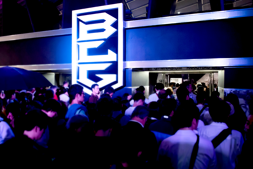 バスケ観戦ビギナーが話題沸騰のB.LEAGUEに出かけてみた ｜チケットぴあ